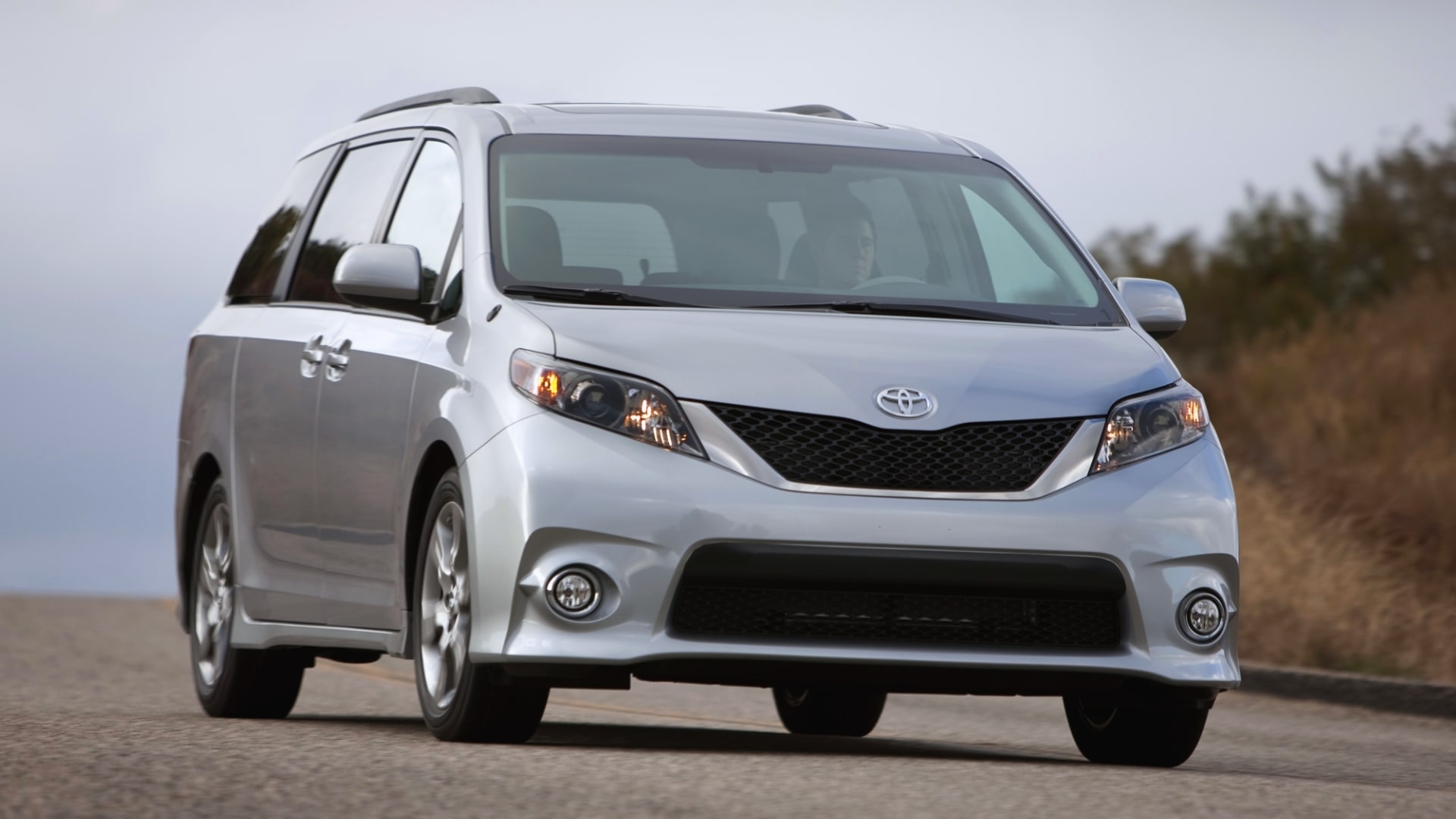 The Best Fuel Types for the Toyota Sienna Minivan [ALL GENERATIONS]